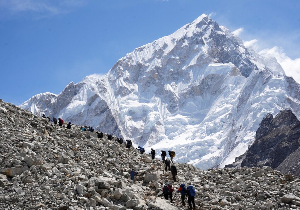 Last member of the team that conquered Everest for the first time dies ...